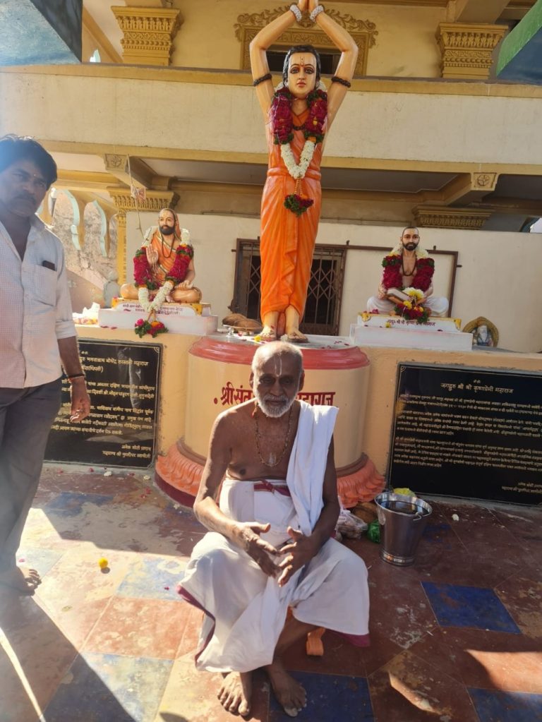Sadhguru at Kaikadi Maharaj Ashram - Namadwaar